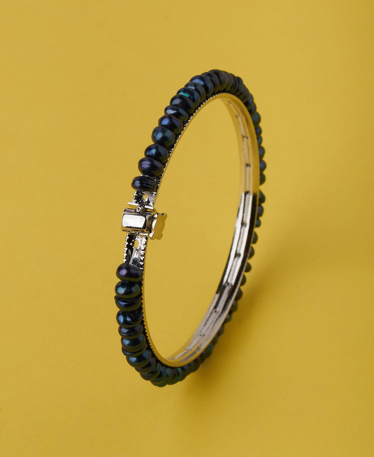 Black pearl bangles store